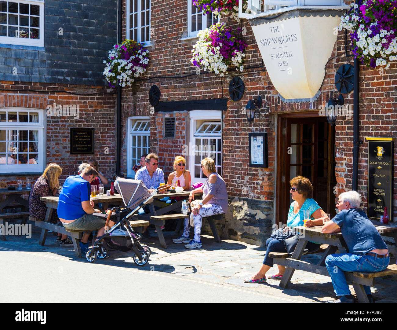 Padstow pub, Cornwall Stock Photo - Alamy