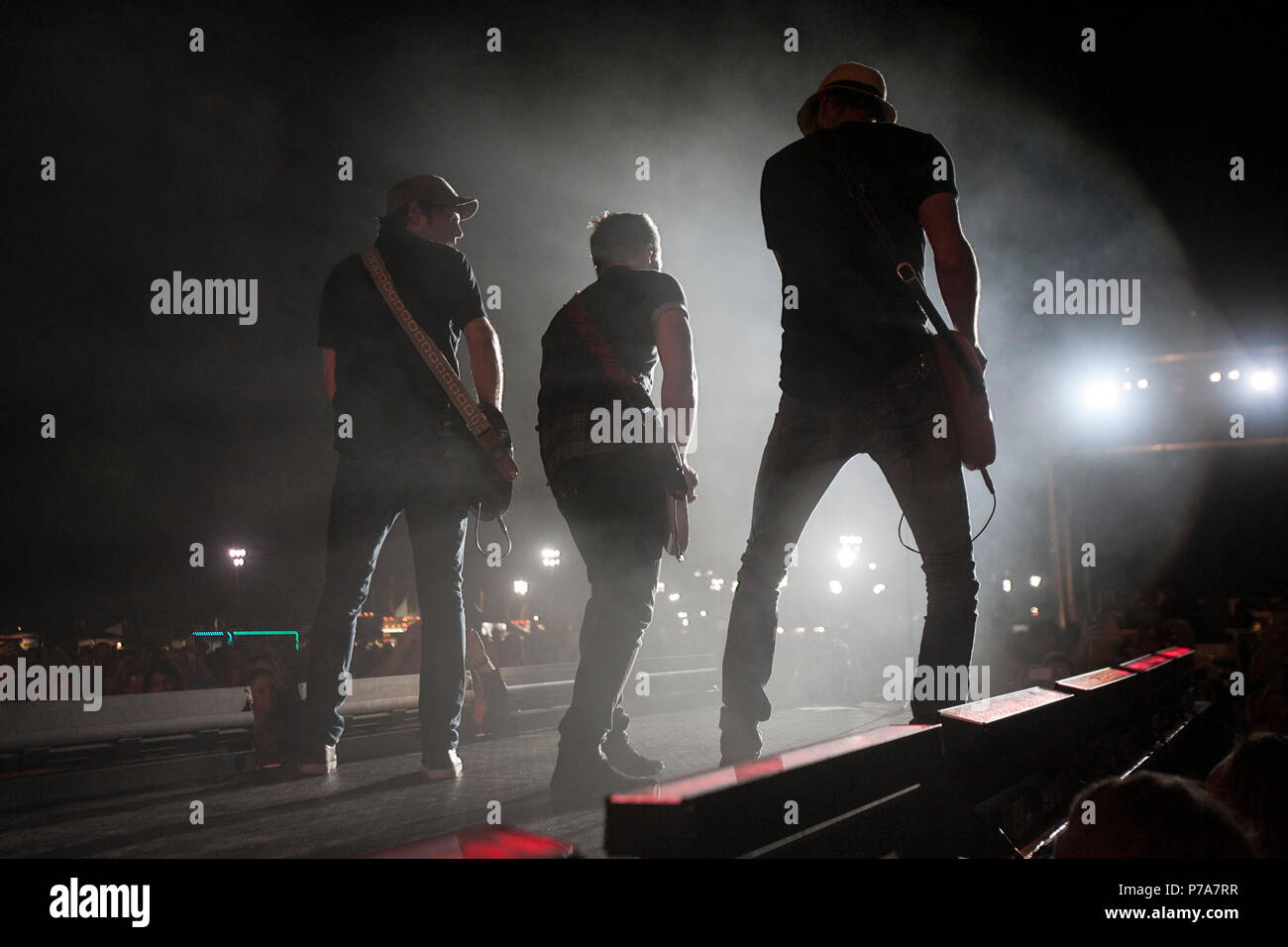 Live pop concerts hi-res stock photography and images - Alamy