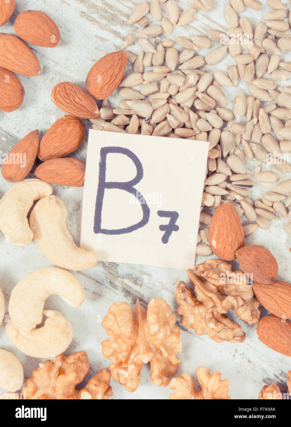 Nutritious products containing vitamin B7 and dietary fiber, natural ...