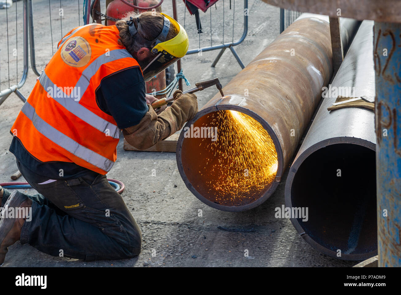 Schull Harbour, West Cork, Ireland. 5th July, 2018. An employee of ...