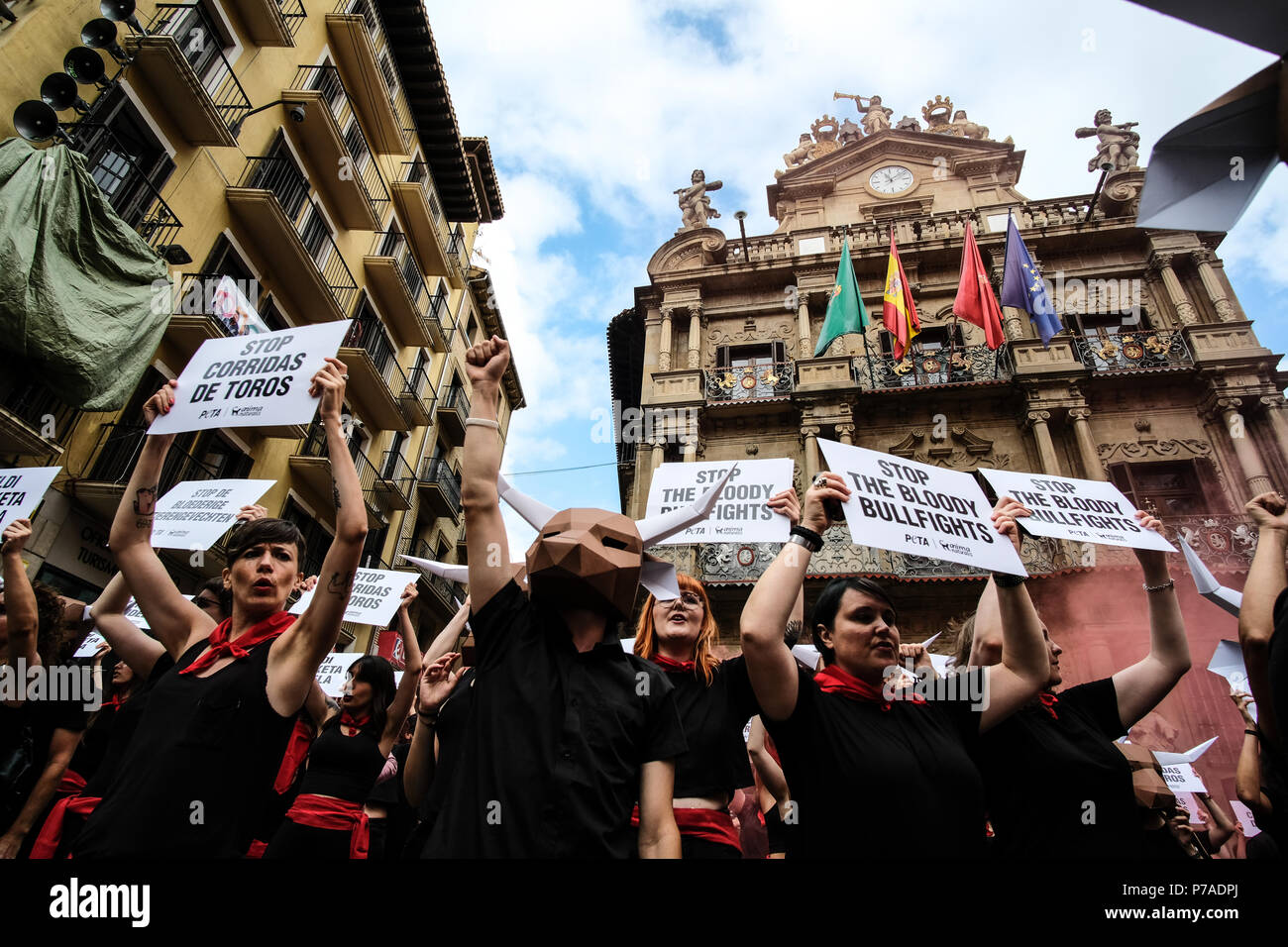 Pamplona, Spain. 5th July, 2018. Activists from PETA and AnimaNaturalis ...