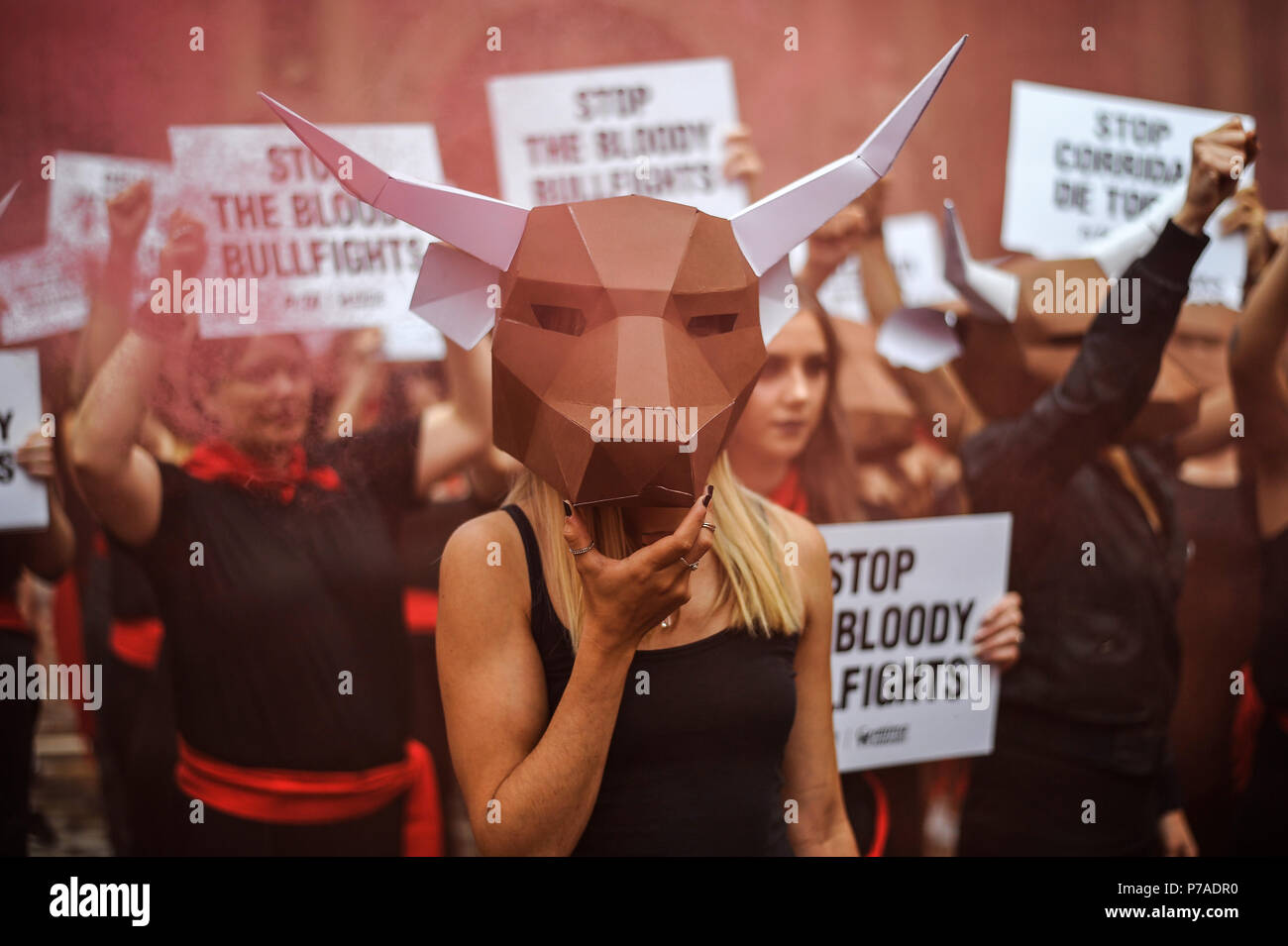 Pamplona, Spain. 5th July, 2018. Activists from PETA and AnimaNaturalis ...