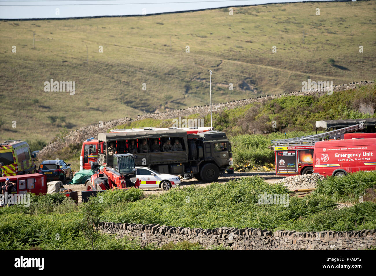Saddleworth Moor, UK. 4th July, 2018. Saddleworth Moor Fires: Army and ...