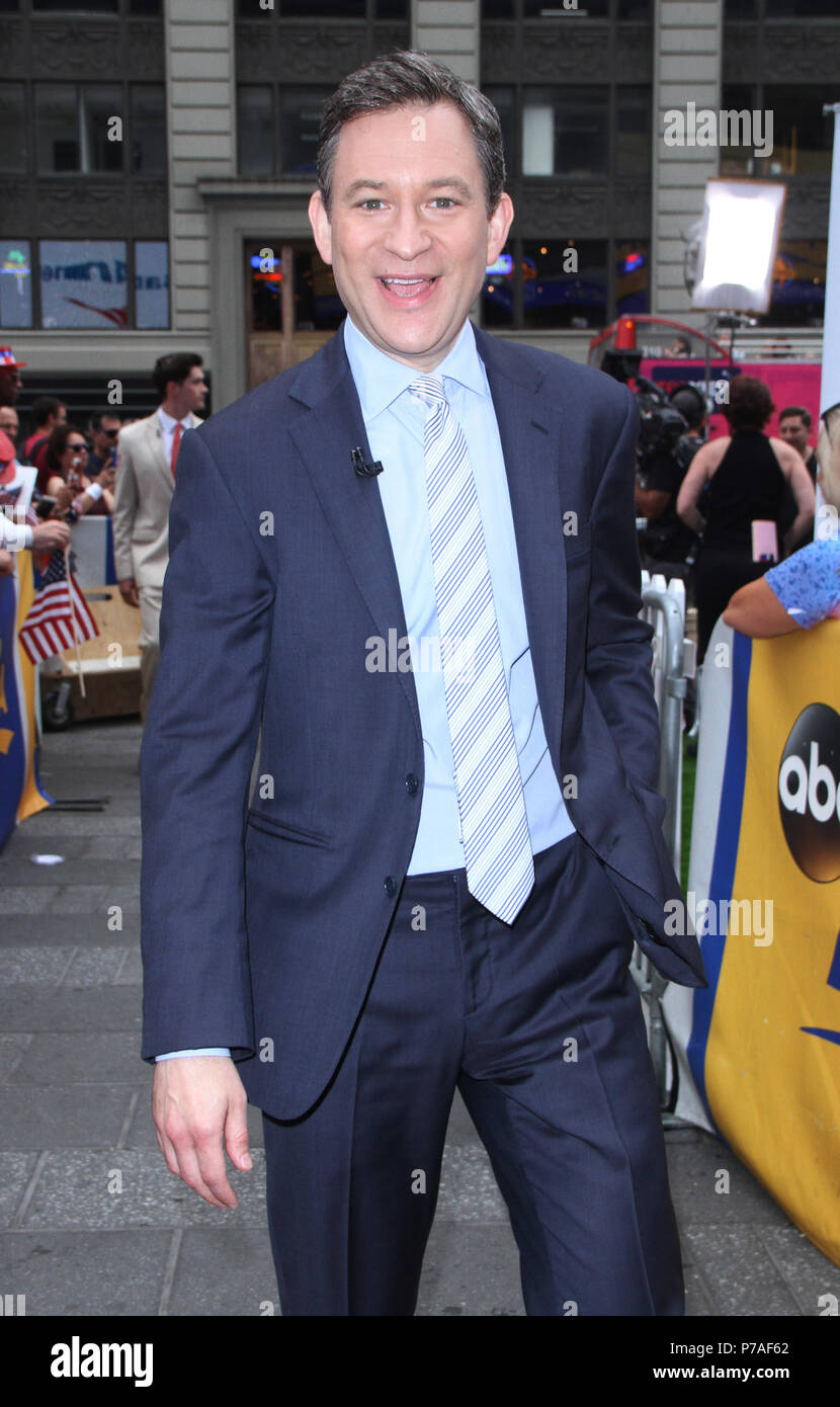 Good morning america dan harris hi-res stock photography and images - Alamy