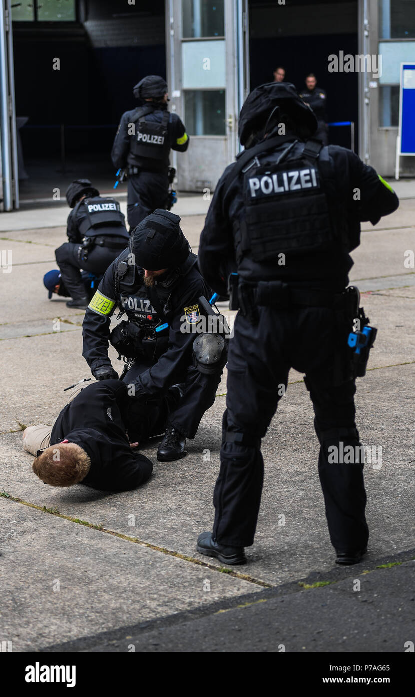 Police Officer Handcuffs High Resolution Stock Photography and Images ...