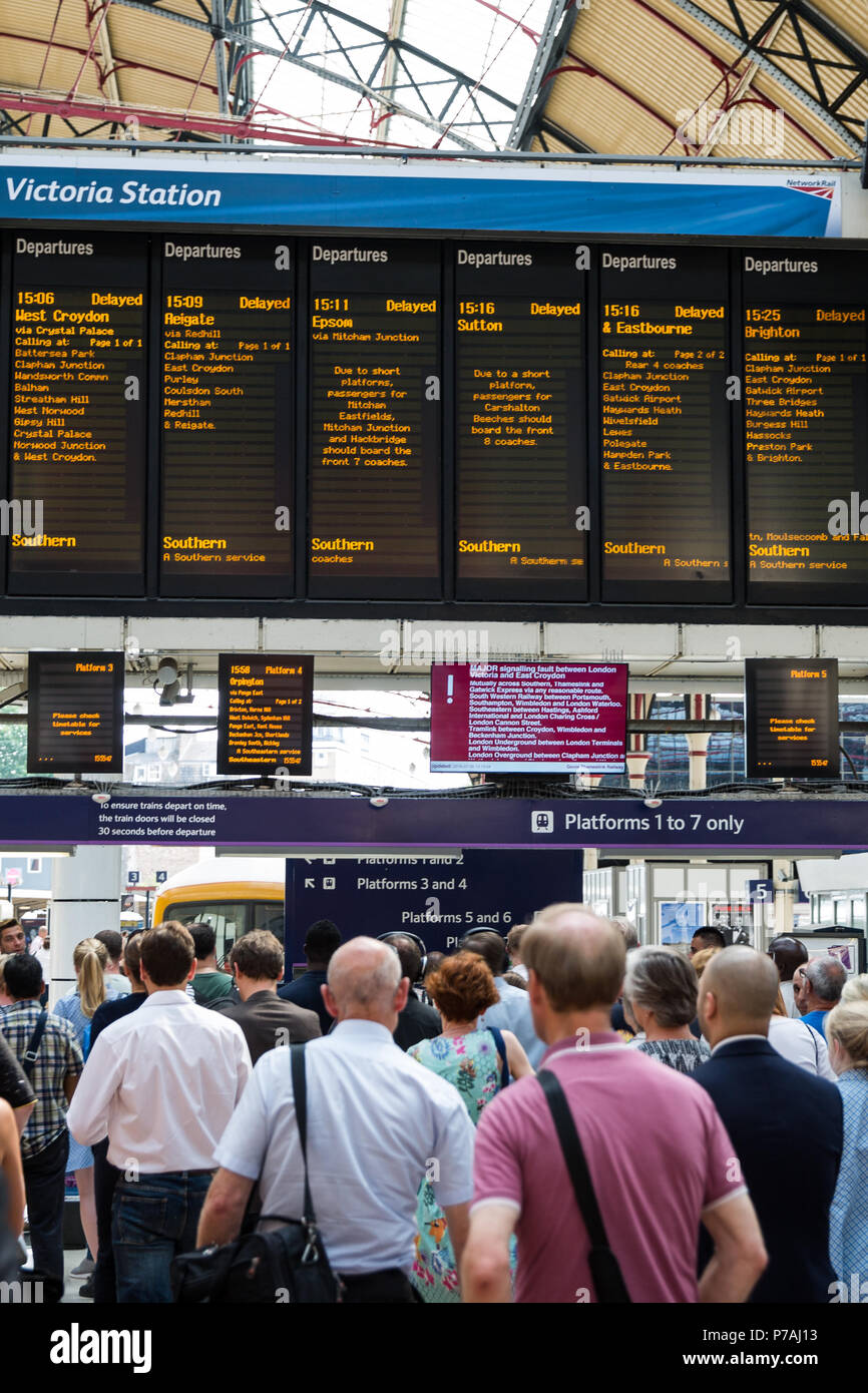 Thameslink train south east hi-res stock photography and images - Alamy