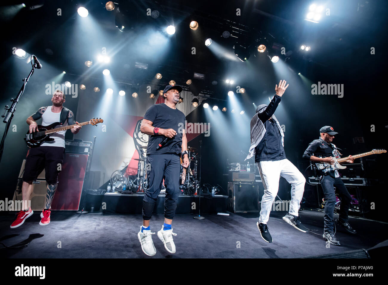 Chuck bass hi-res stock photography and images - Alamy