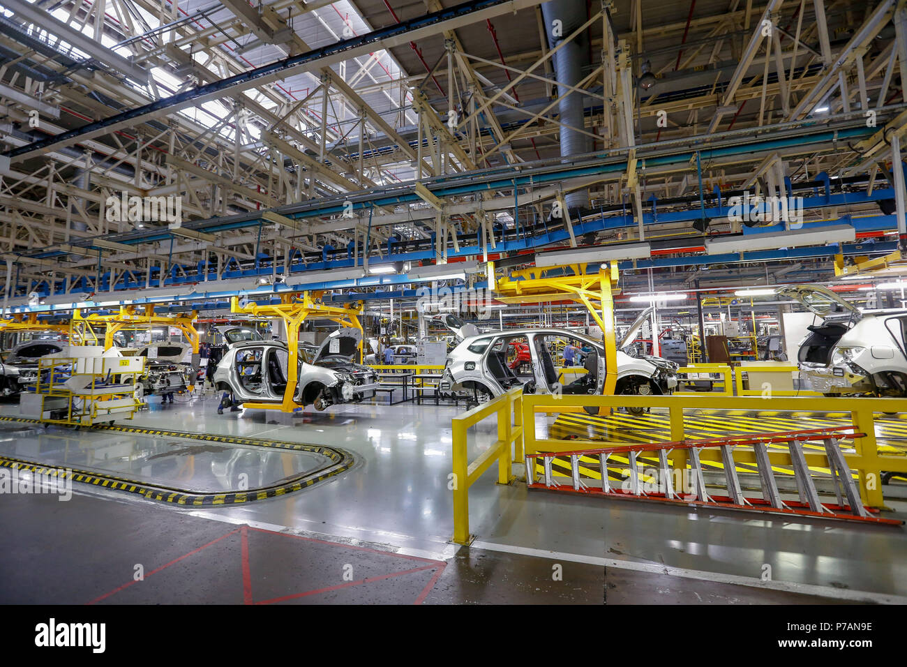 Renault automobile assembly line hi-res stock photography and images ...