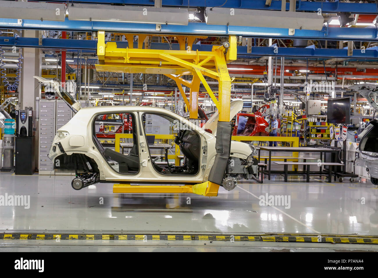 Renault automobile assembly line hi-res stock photography and images ...