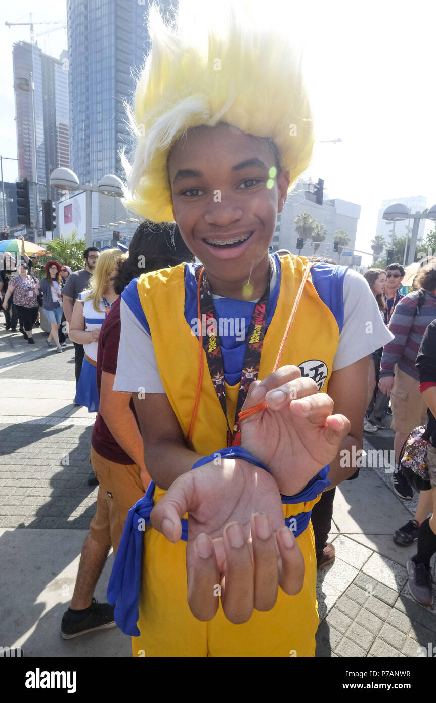 Los Angeles, California, USA. 5th July, 2018. Anime fans wait long line ...