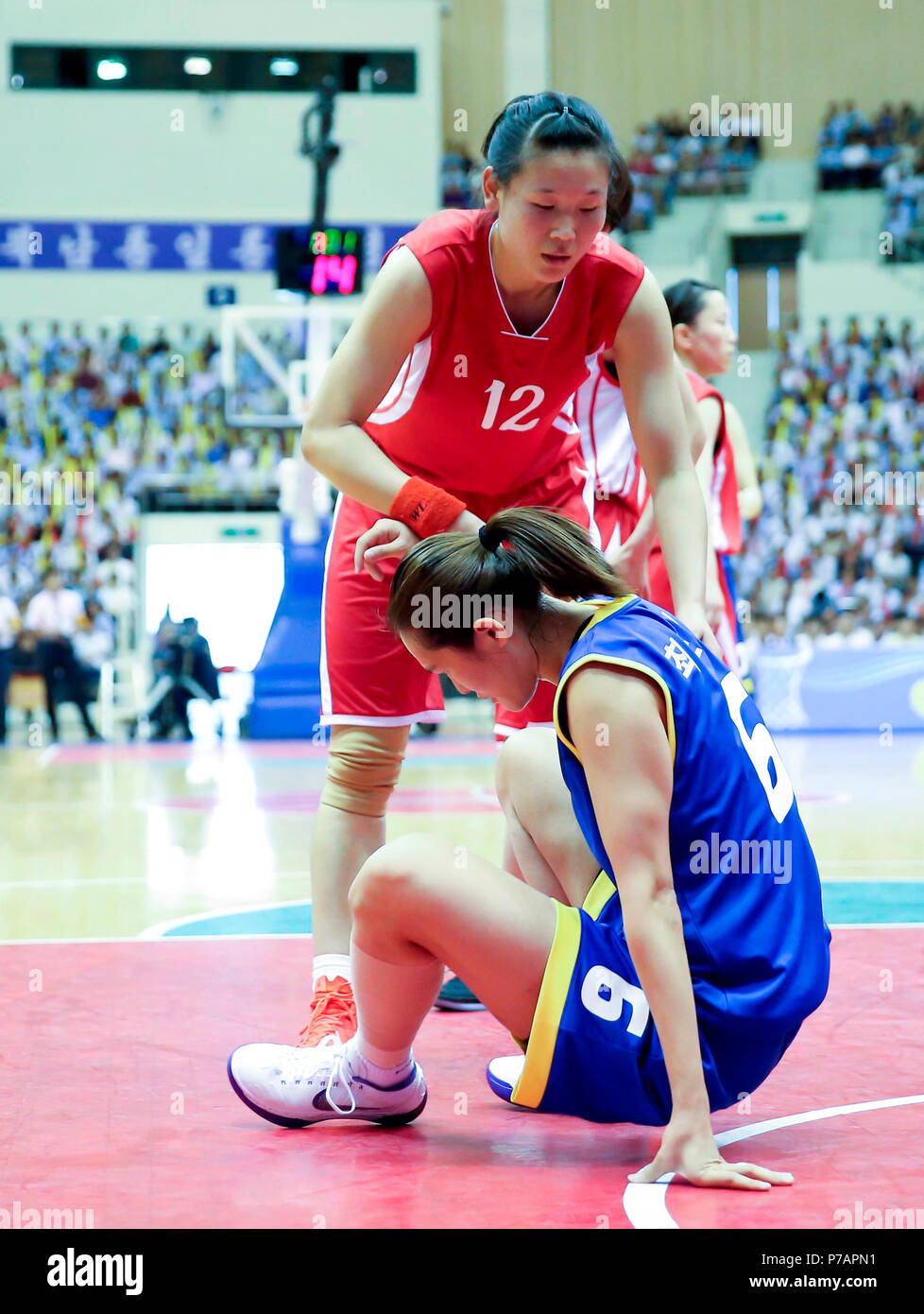 Korean womens basketball players hi-res stock photography and images ...