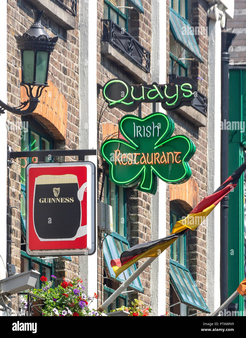 Guinness bar sign hi-res stock photography and images - Alamy