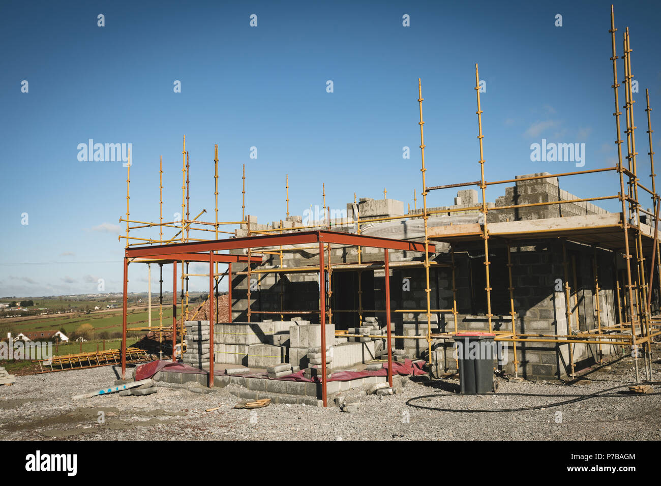 Scaffolding around the building at construction site Stock Photo - Alamy