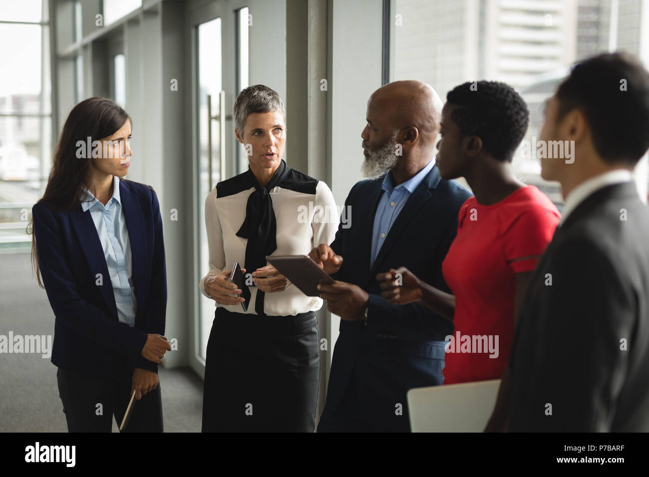 Adult group discussion hi-res stock photography and images - Alamy