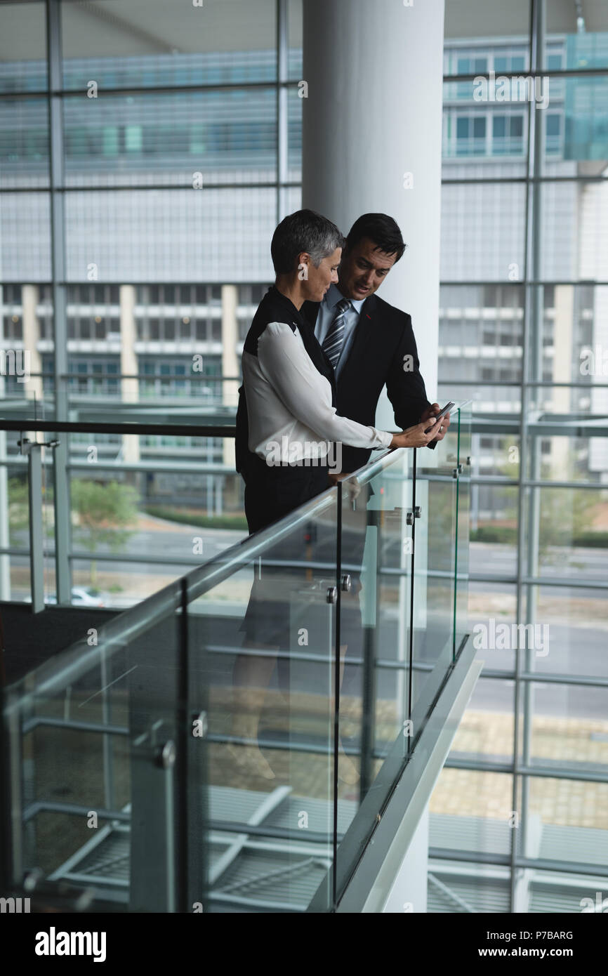 Phone discussion hi-res stock photography and images - Alamy