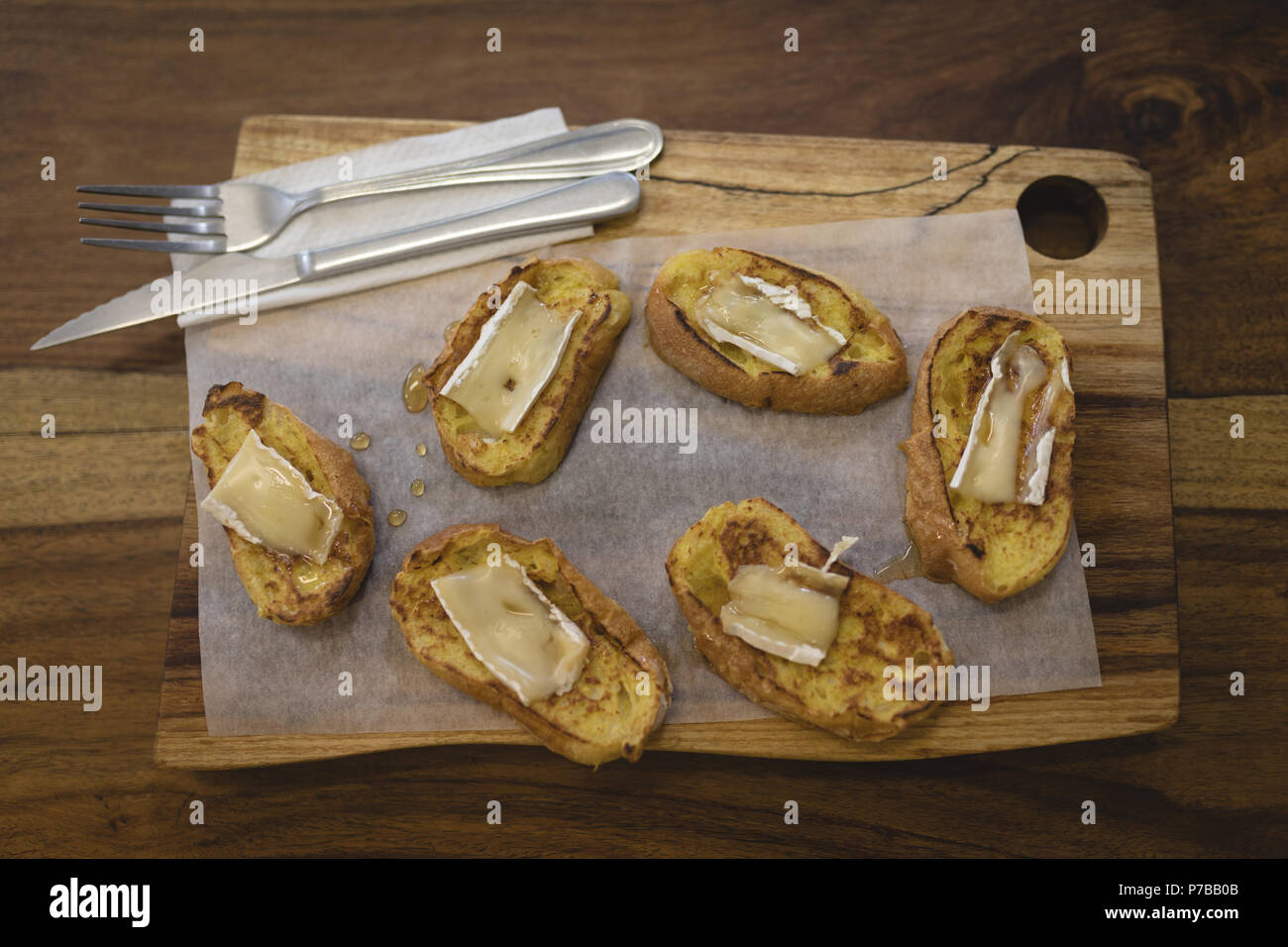 Bread cheese wooden board hi-res stock photography and images - Alamy