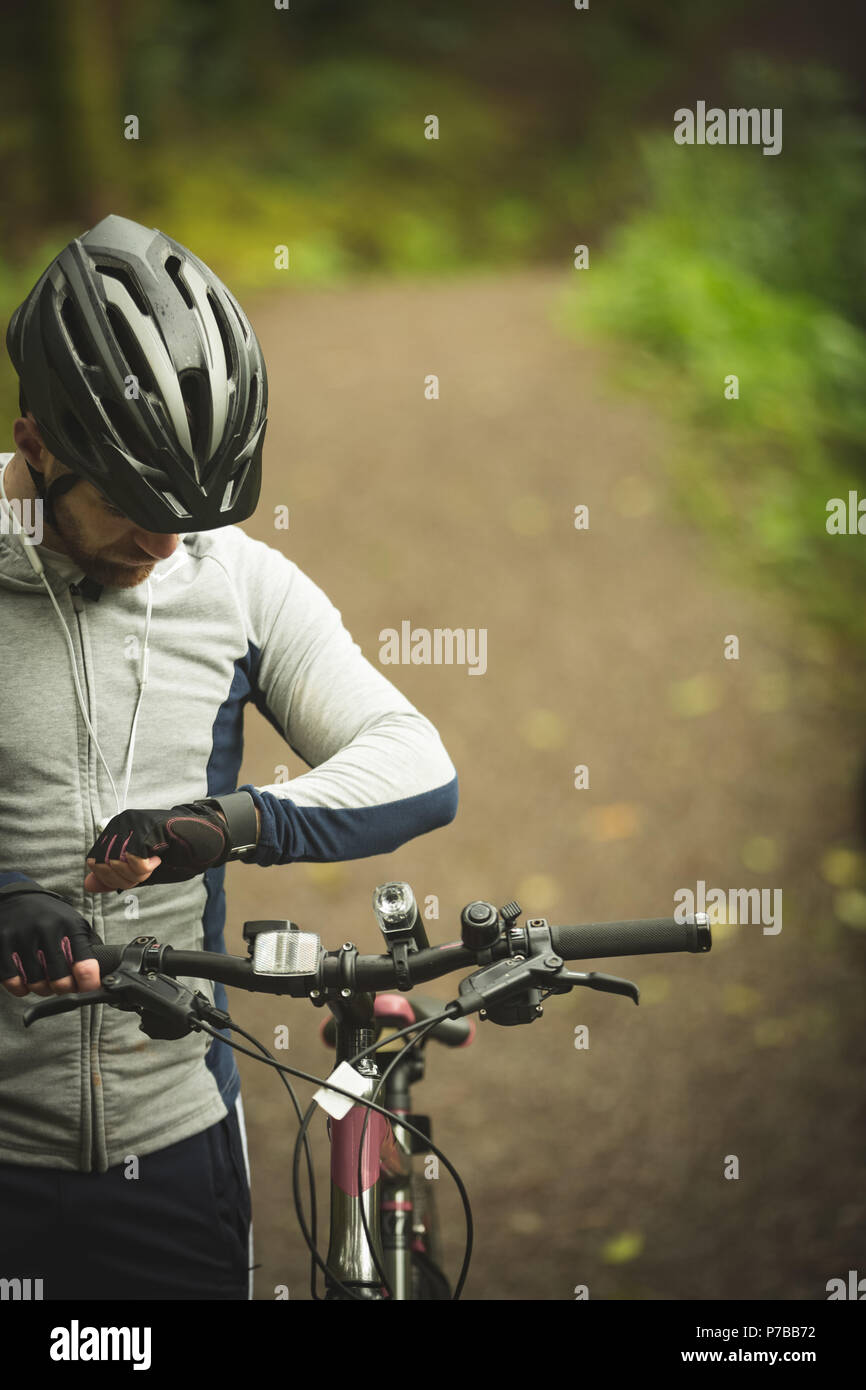 Smart cyclist hi-res stock photography and images - Alamy