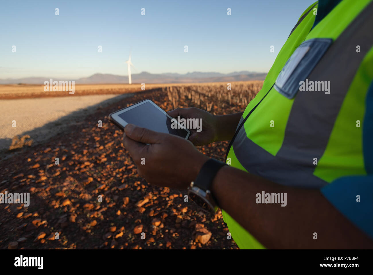 Engineer field tablet hard hat hi-res stock photography and images - Alamy