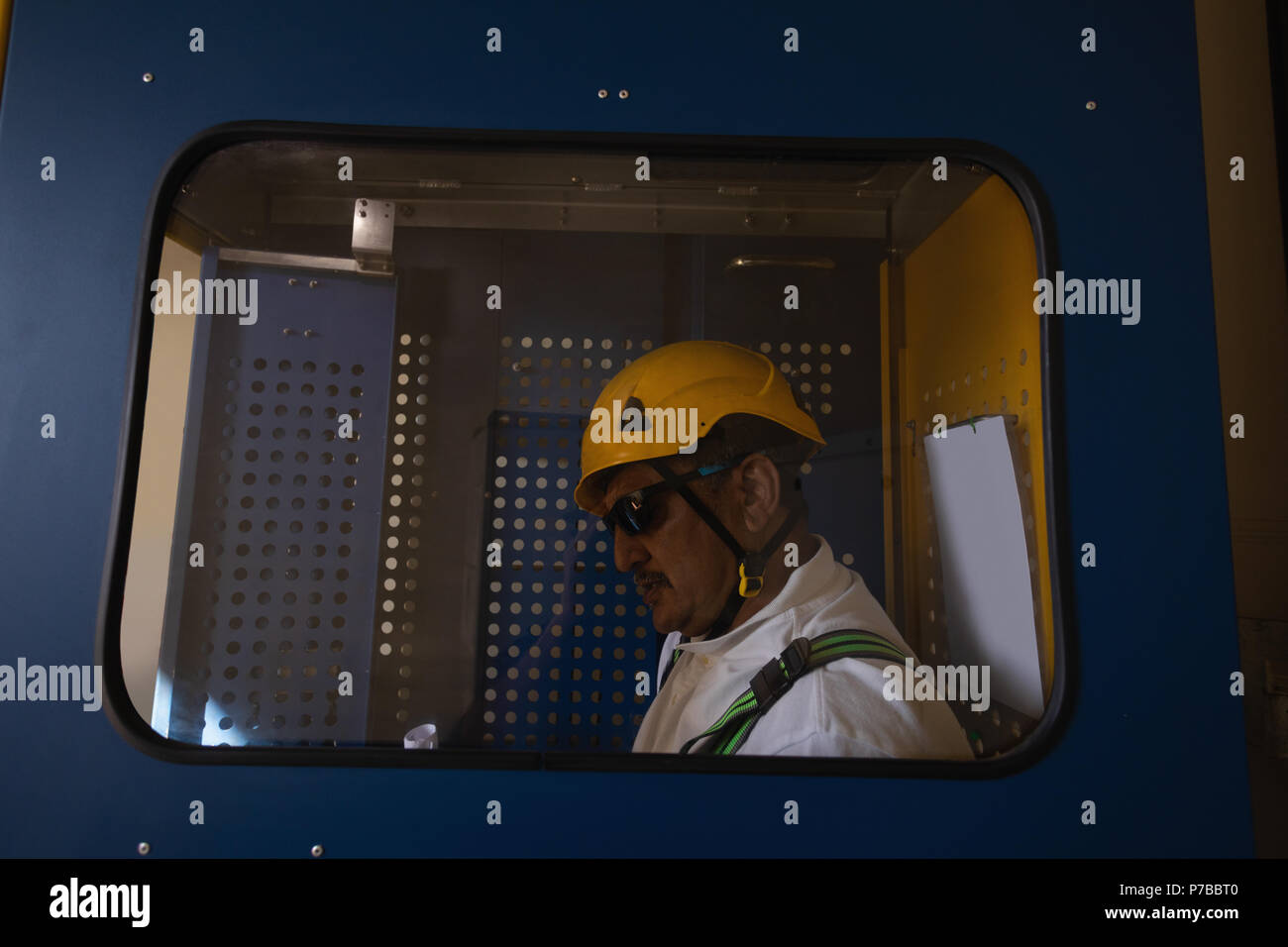 Engineer lift hi-res stock photography and images - Alamy