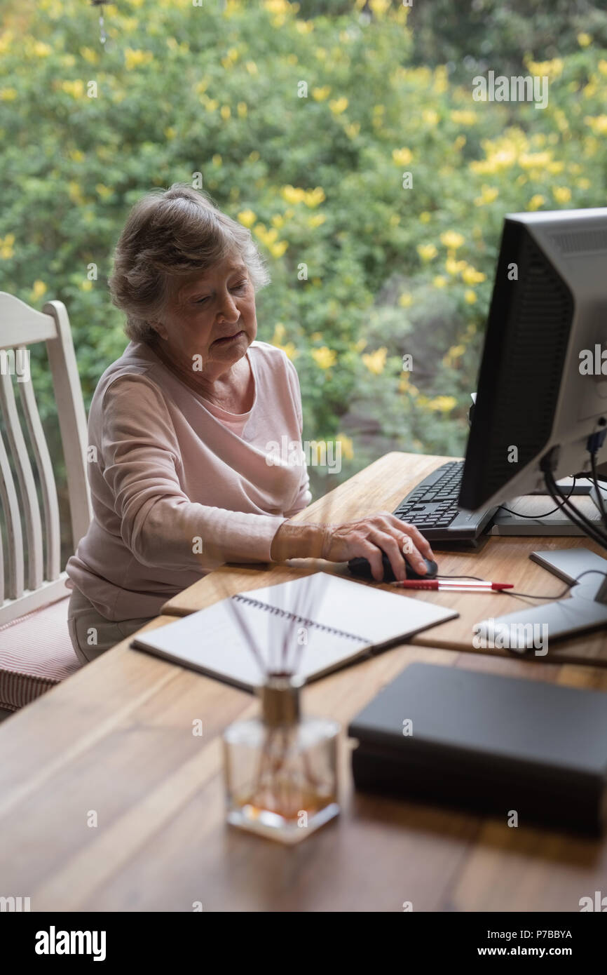 Personal desktop computer hi-res stock photography and images - Alamy