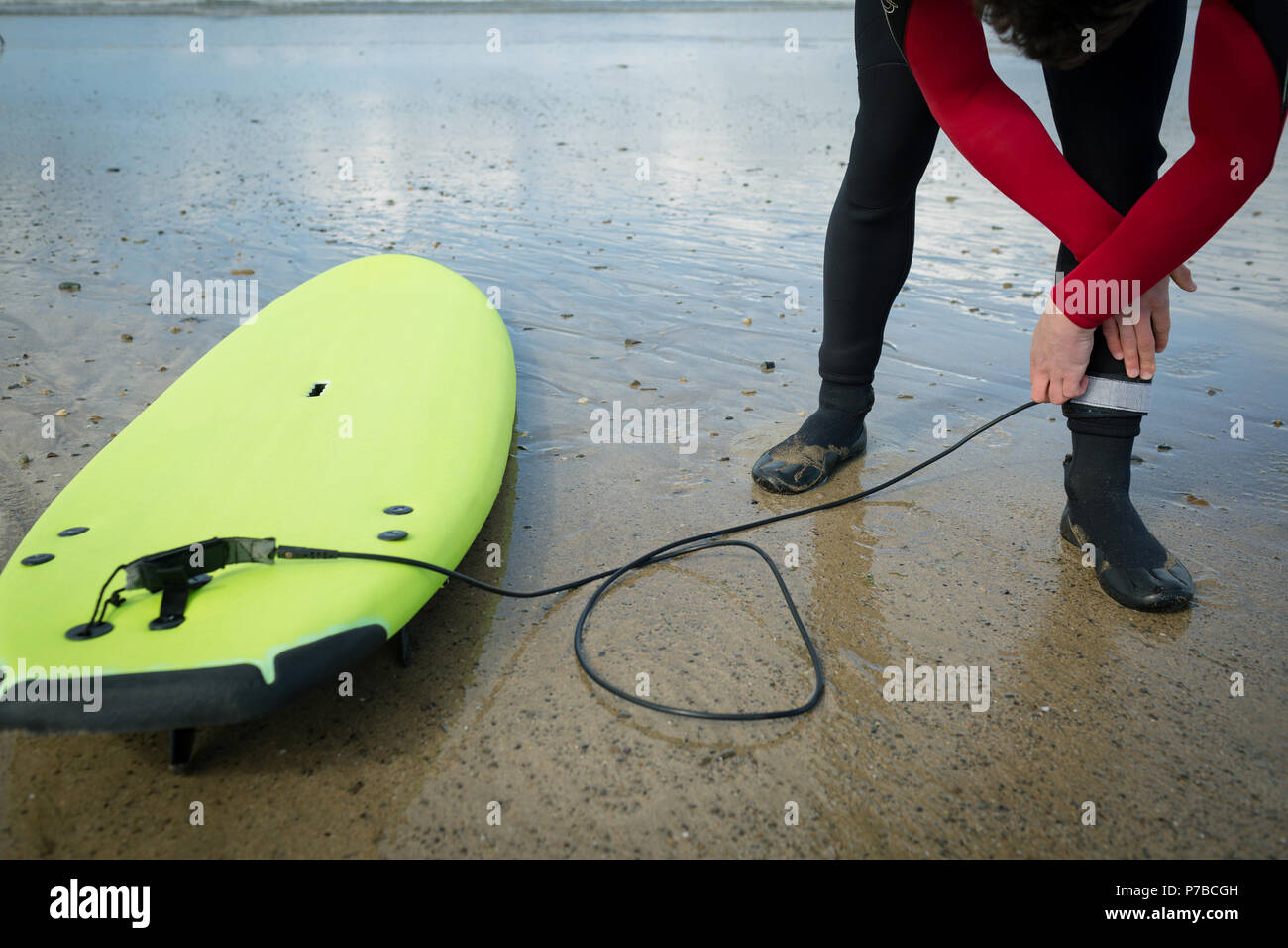 Attaching surfboard hi-res stock photography and images - Alamy