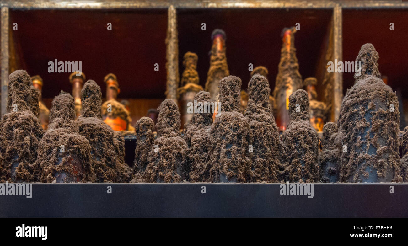 Dust covered wine bottles hi-res stock photography and images - Alamy