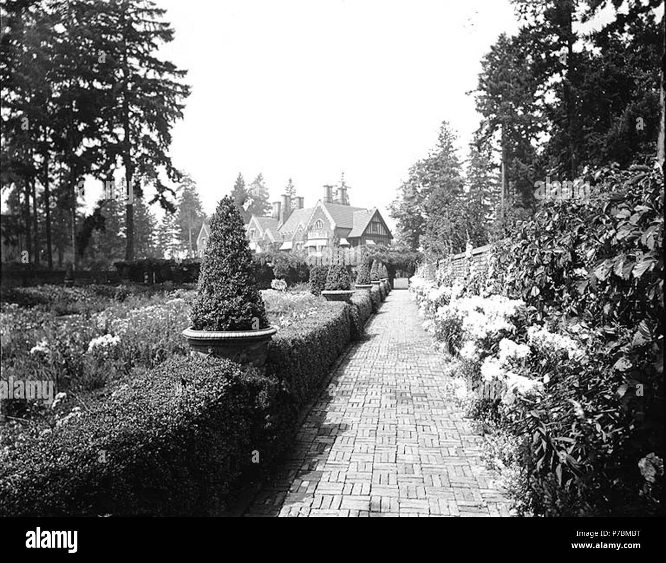American homes gardens residence hi-res stock photography and images ...