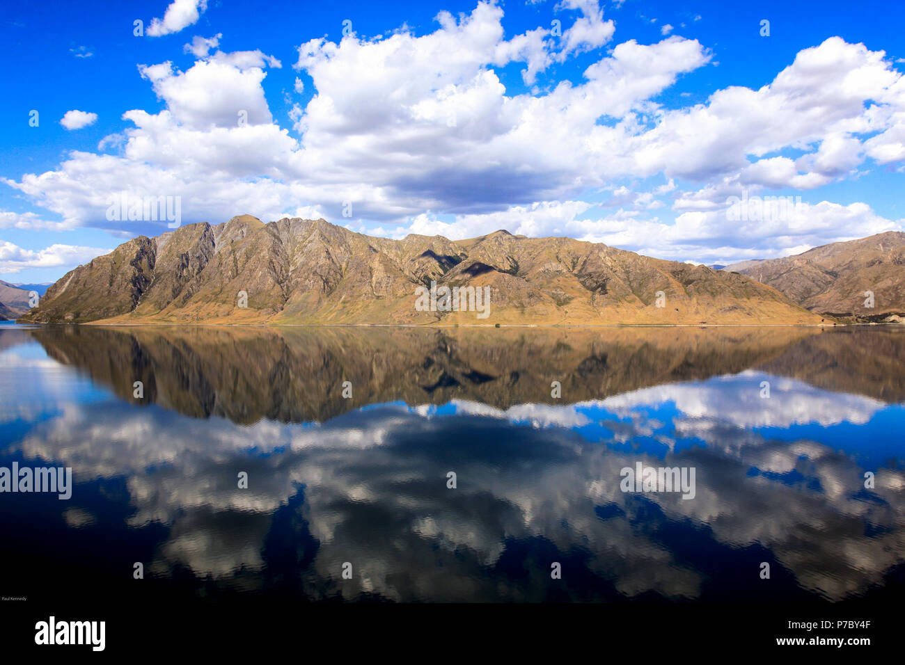 Scenic view of Lake Hawea, New Zealand Stock Photo - Alamy