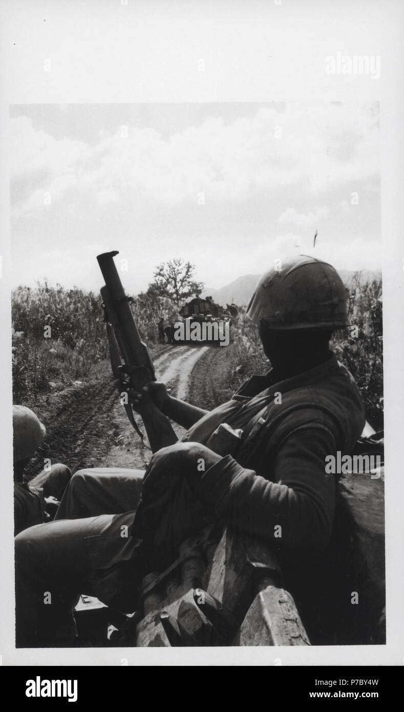 2.4 Marines on a 3rd Tank Battalion tank south of Ca Lu Stock Photo - Alamy