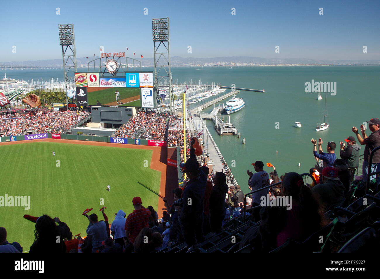 Baseball stadium crowd hi-res stock photography and images - Alamy