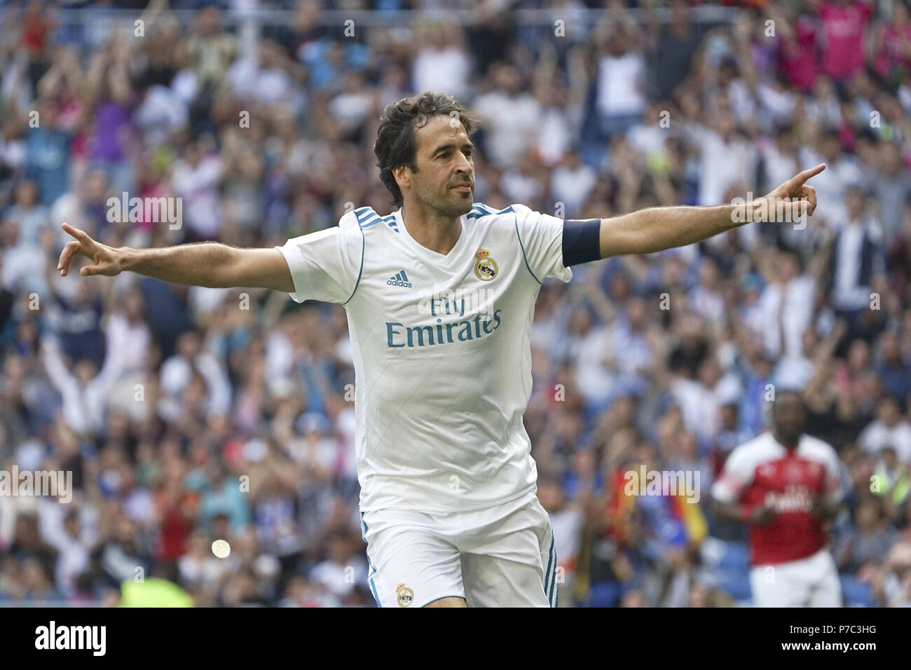 Real Madrid legends vs Arsenal legends at the Santiago Bernabéu Stadium ...