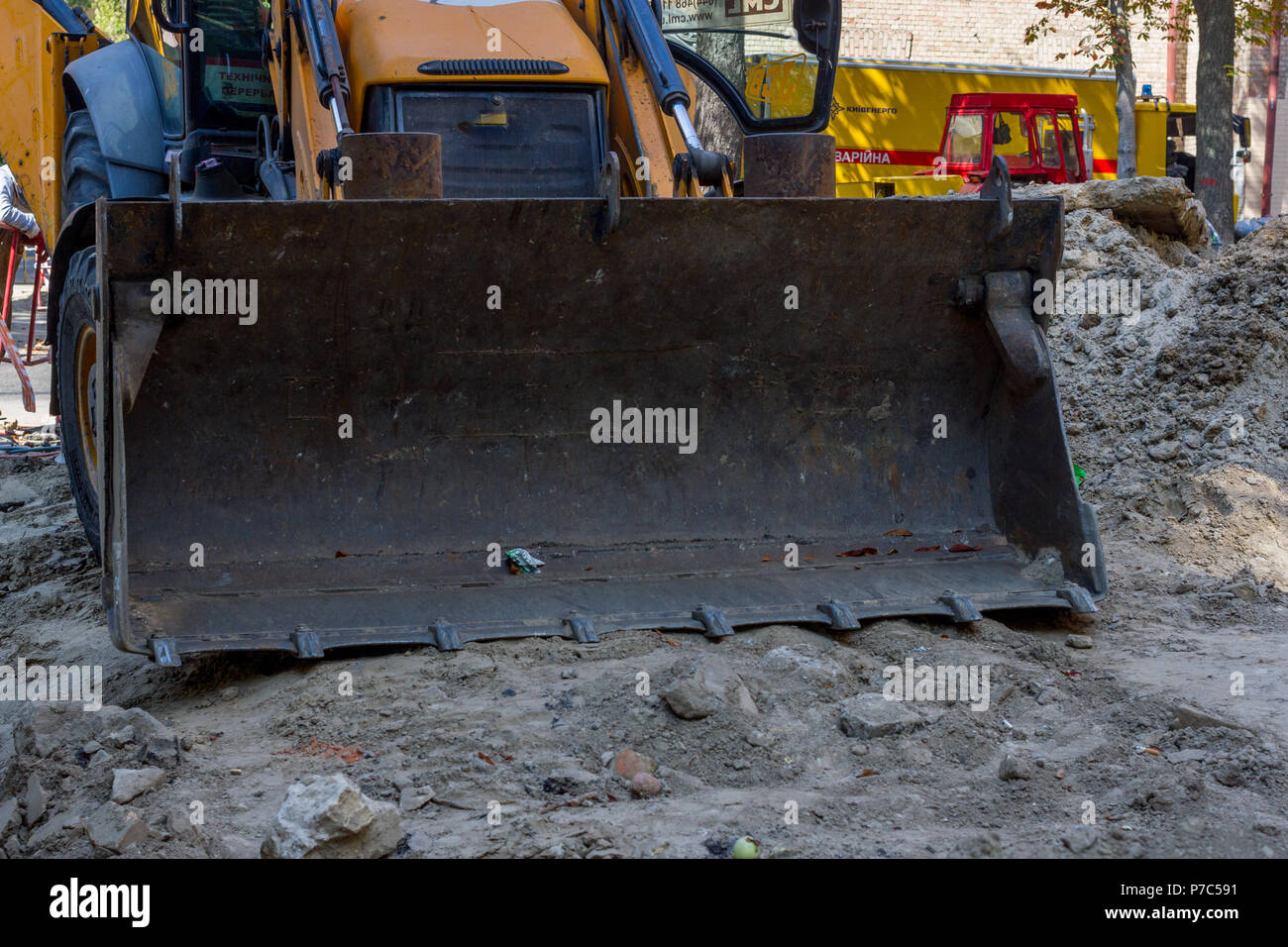 Big excavator digging a deep trench. Bucket of machine Stock Photo - Alamy