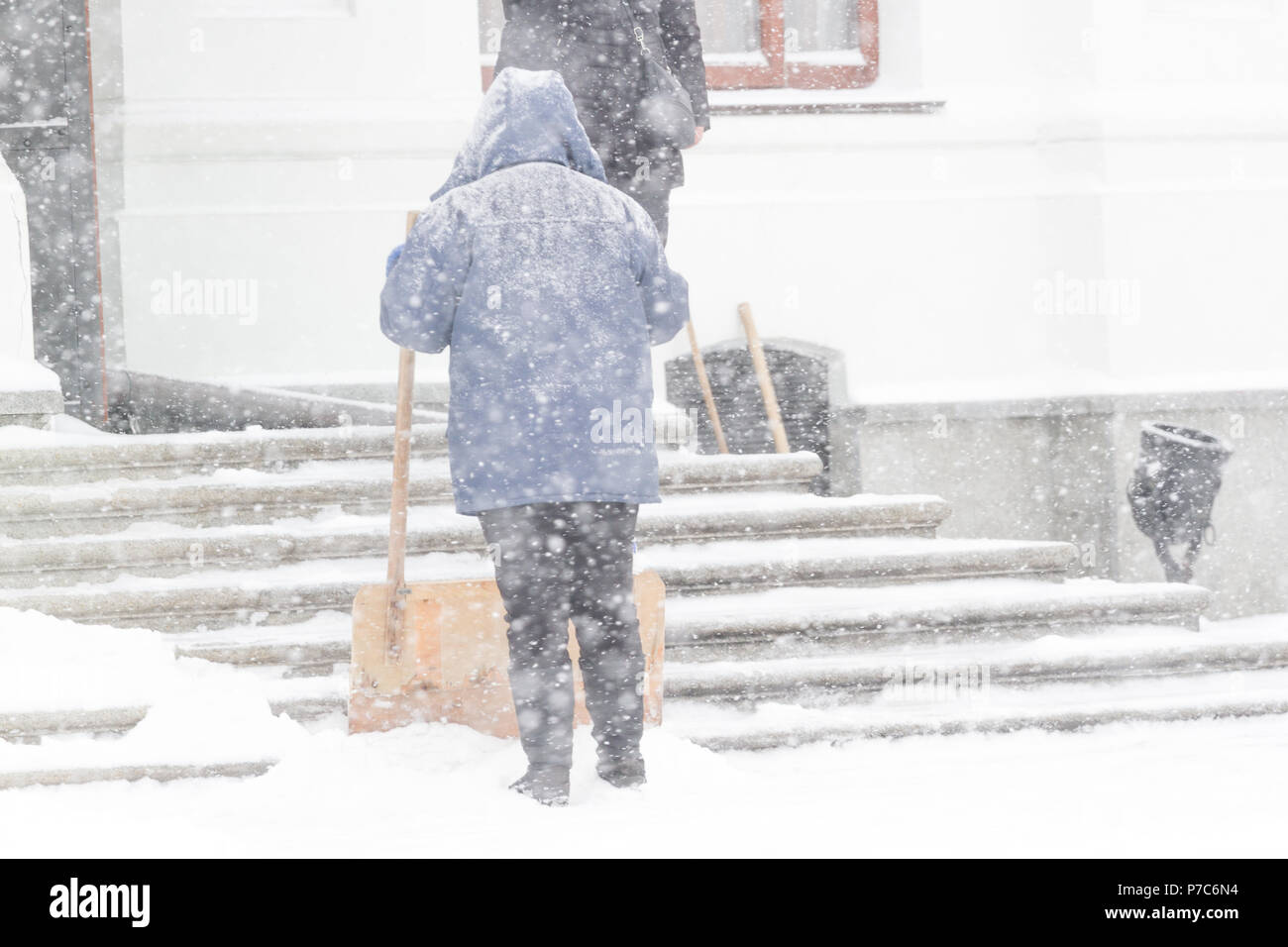 Woman snow white cleaning home hi-res stock photography and images - Alamy
