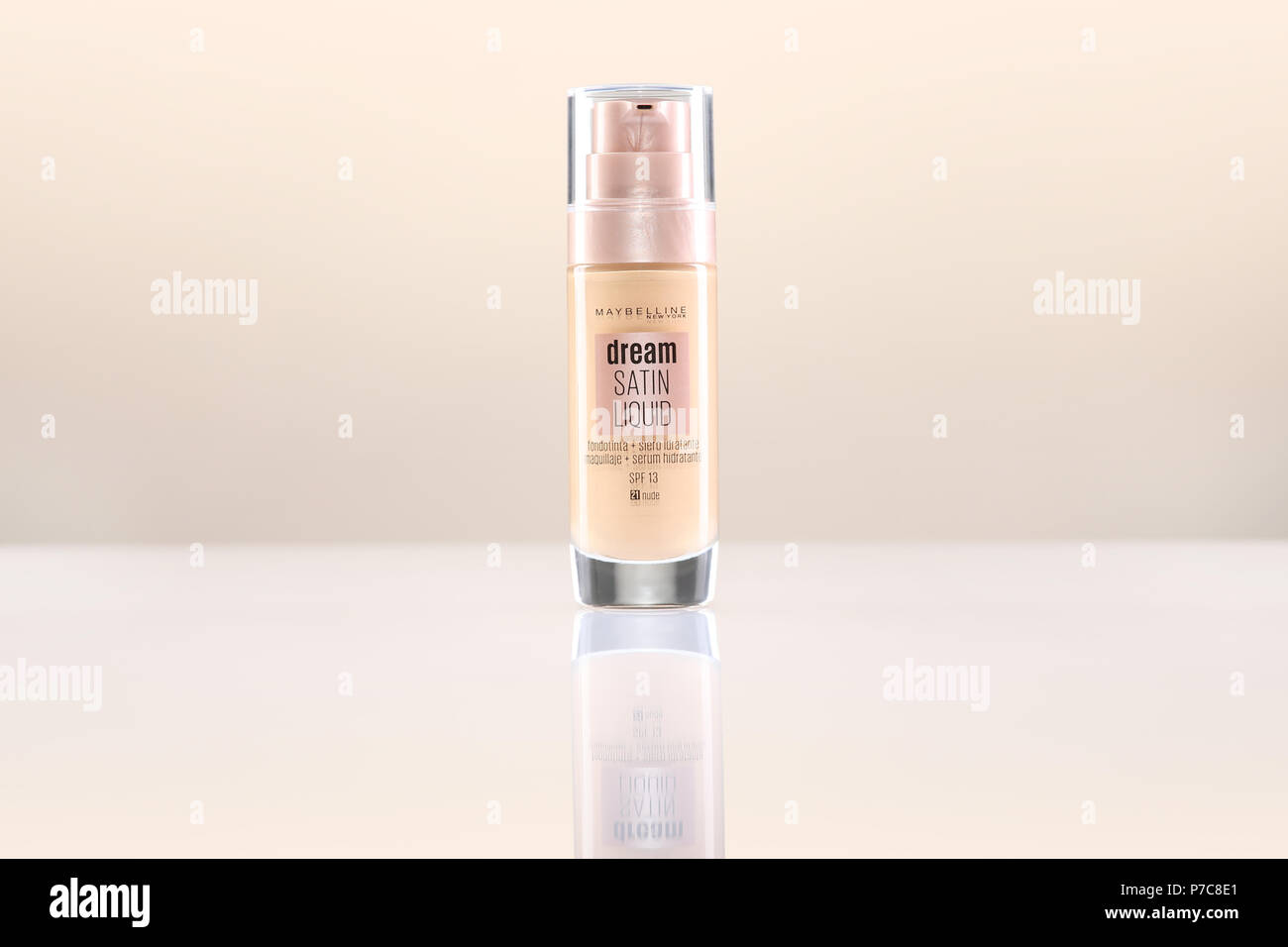 Cream foundation hi-res stock photography and images - Alamy