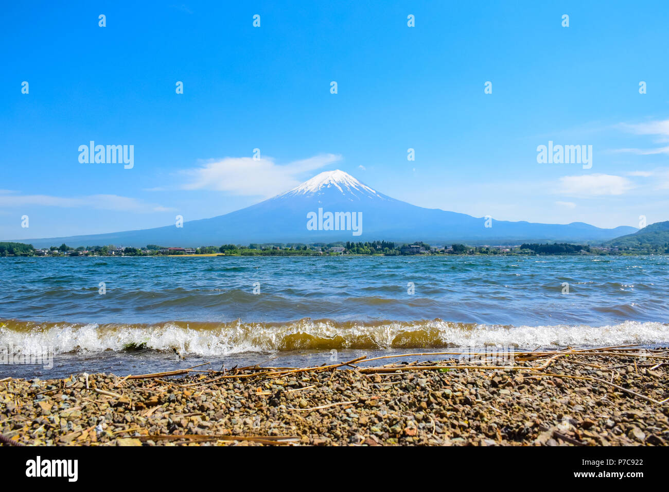 The famous mount Fuji view in the clear blue sky from Kawaguchiko lake ...
