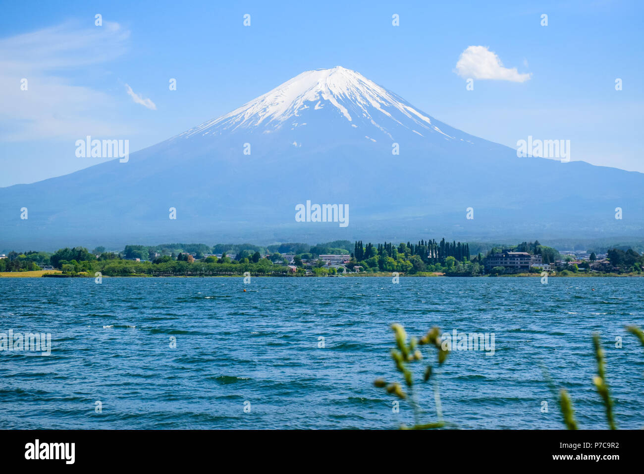 The famous mount Fuji view in the clear blue sky from Kawaguchiko lake ...