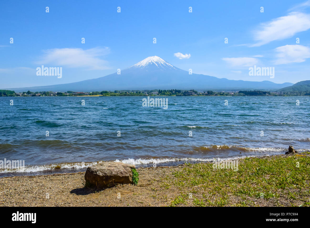 The famous mount Fuji view in the clear blue sky from Kawaguchiko lake ...