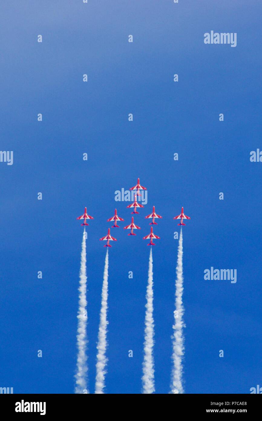 Red arrows smoke hi-res stock photography and images - Alamy