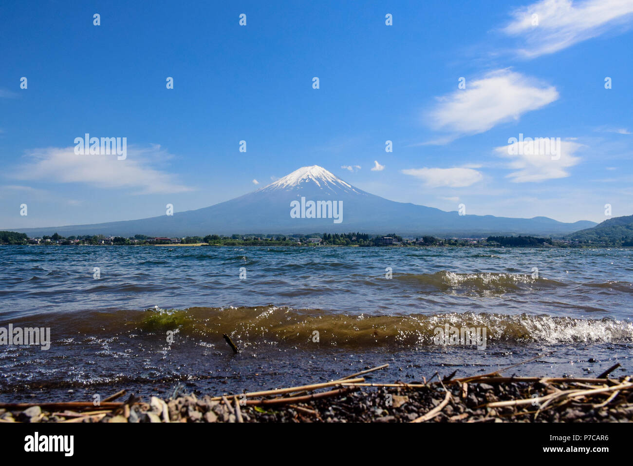 The famous mount Fuji view in the clear blue sky from Kawaguchiko lake ...