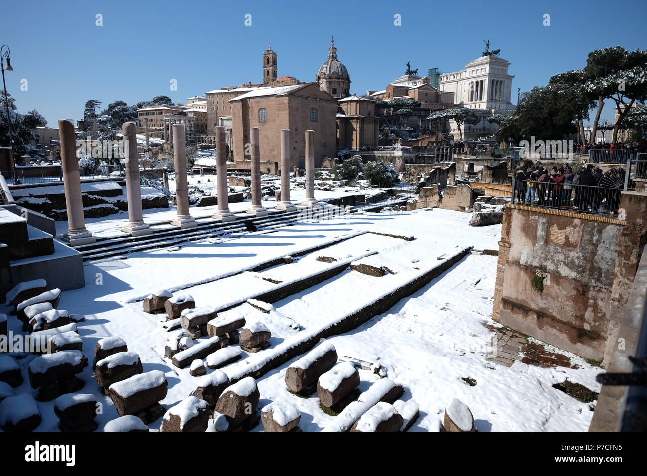 The pantheon snow hi-res stock photography and images - Alamy
