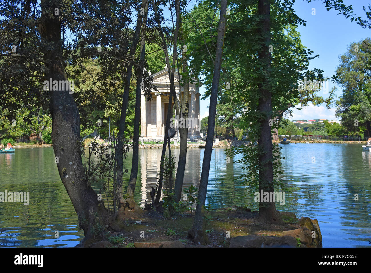 Rome, pond of Villa Borghese and temple of Esculapio Stock Photo - Alamy