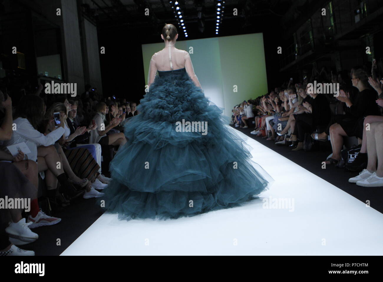 Berlin, Germany. 04th July, 2018. Berlin: The photo shows models on the ...