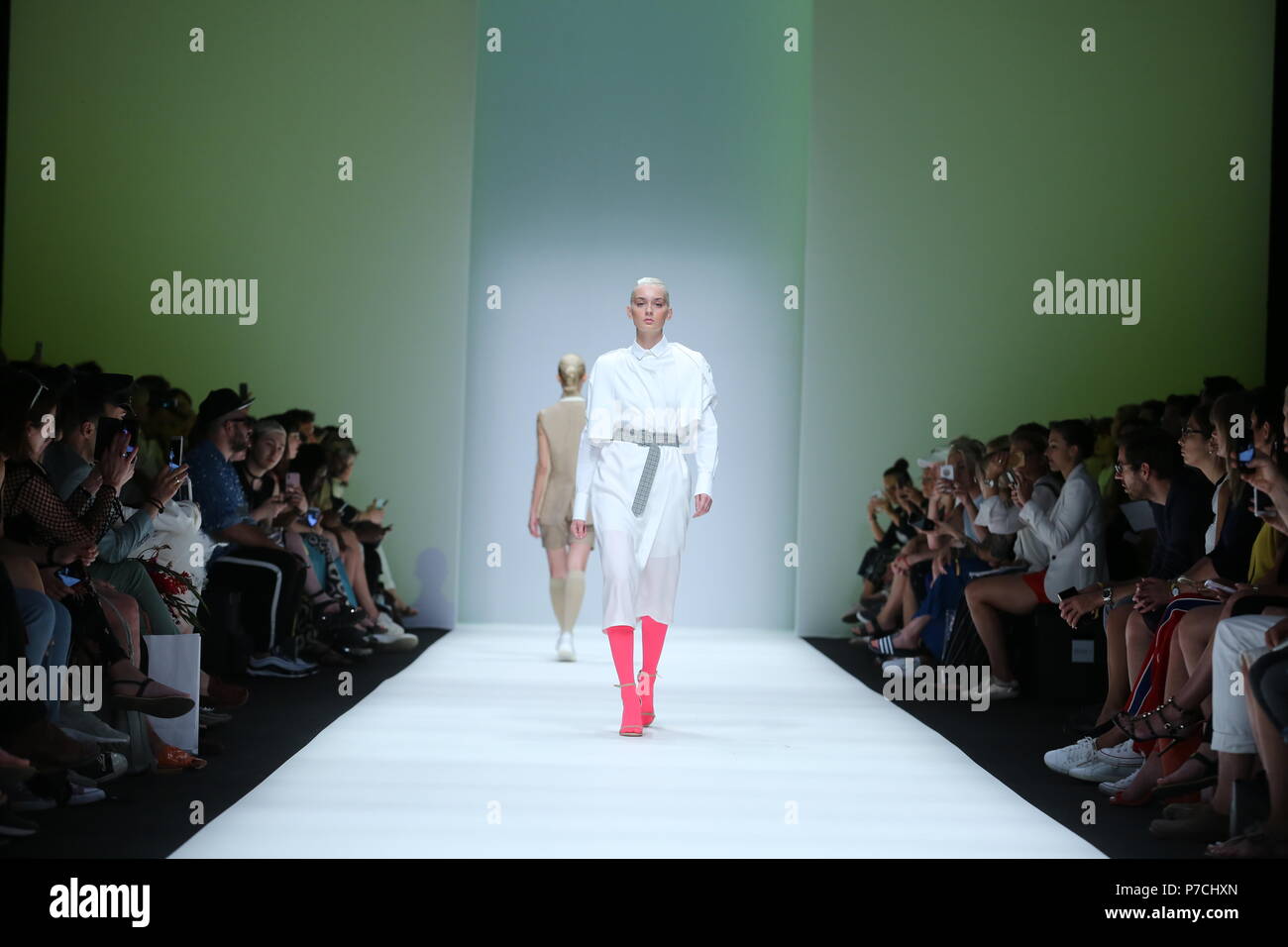 Berlin, Germany. 04th July, 2018. Berlin: The photo shows models on the ...