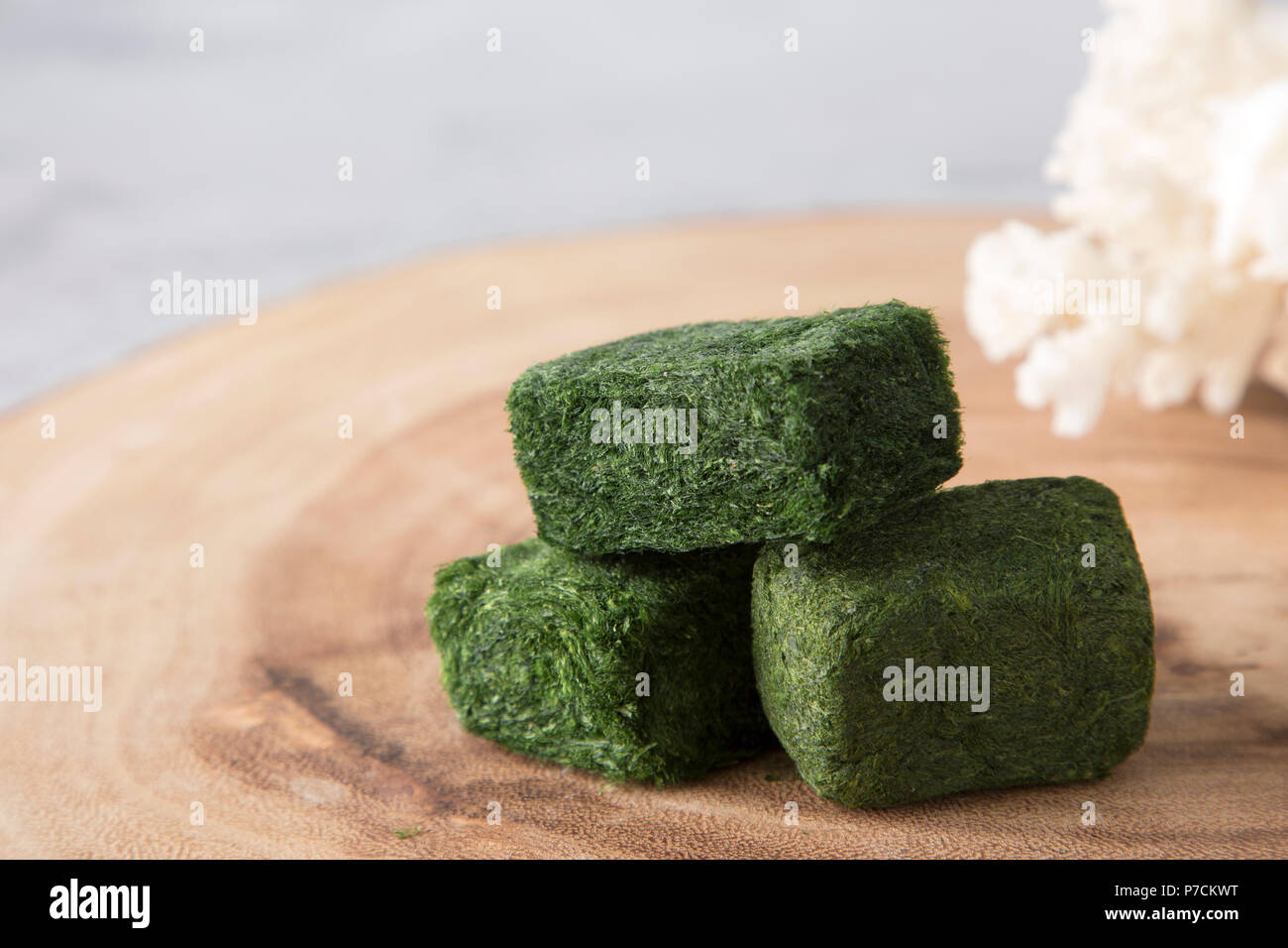 Object photos - seaweed, its rich in vitamins, minerals, and fiber. 100 ...