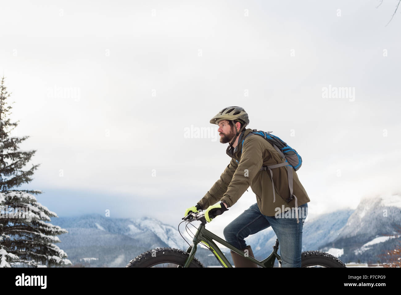 Man riding bicycle hi-res stock photography and images - Alamy