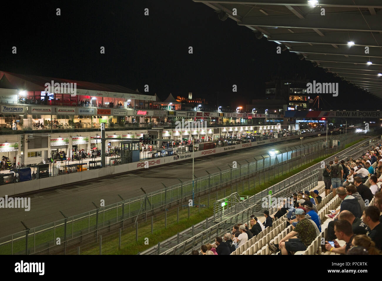 Grandstand car racing hi-res stock photography and images - Alamy
