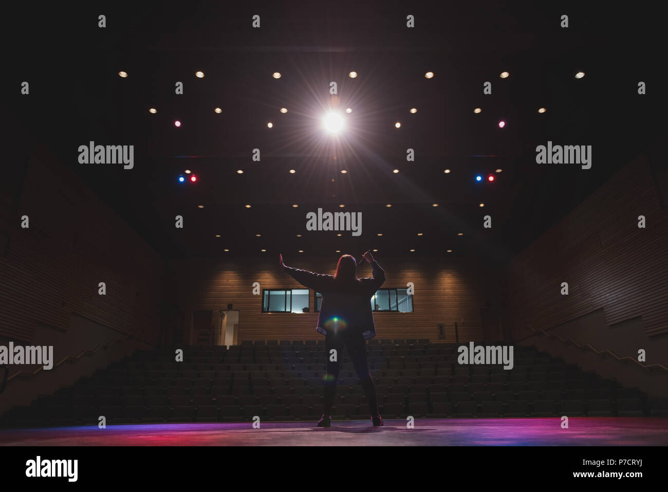 Female stage singer hi-res stock photography and images - Alamy