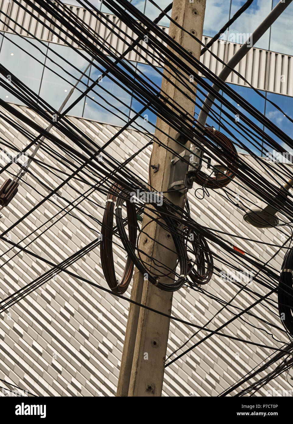 Wires against walls hi-res stock photography and images - Alamy