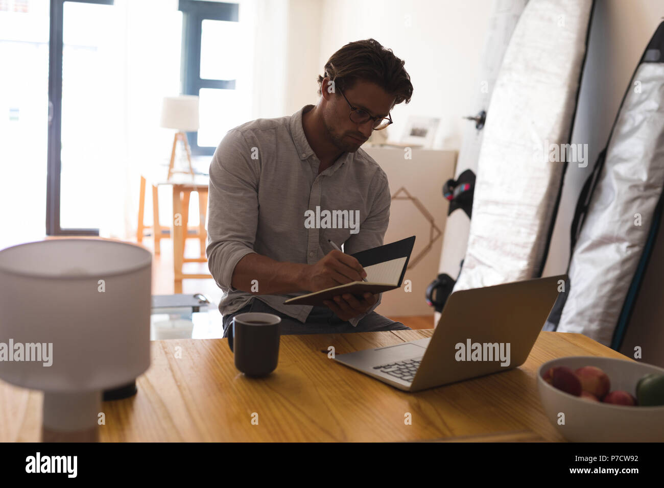 Man using diary hi-res stock photography and images - Alamy