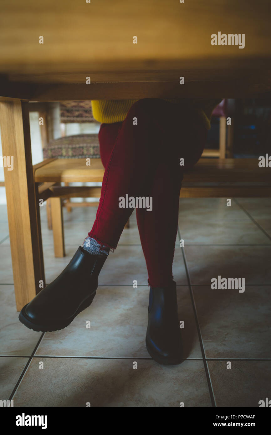Woman sitting crossed legs hi-res stock photography and images - Alamy